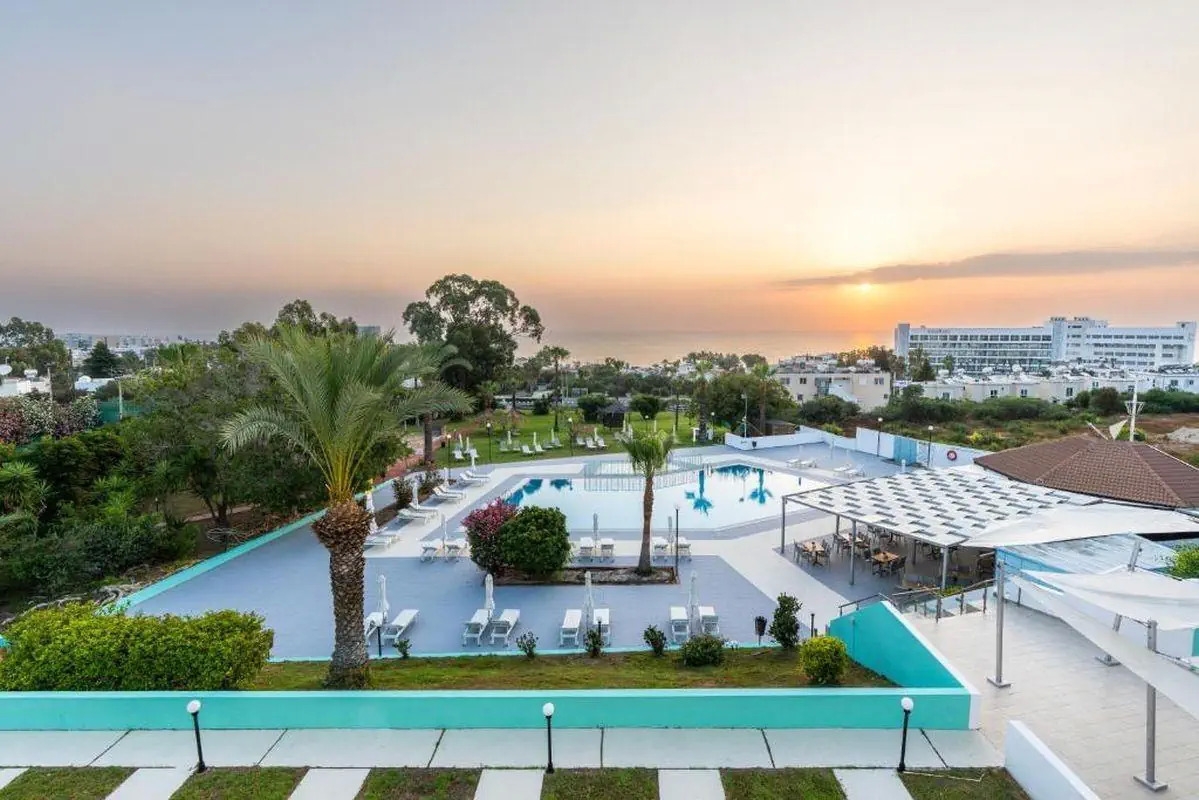 Wakacje w Adelais Bay na Cyprze z Oasis Tours - Wczasy na Wakacje.pl