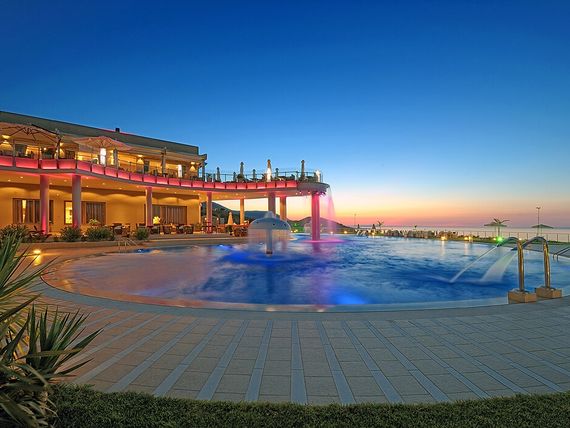 Wakacje w Royal Heights Resort w Grecji z Yobboo - Wczasy na Wakacje.pl