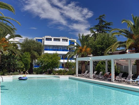 tryp-by-wyndham-corfu-dassia-ex-corfu-palma-boutique-teren-hotelu-basen ...