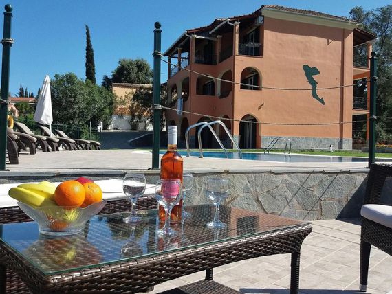Wakacje w Ziogas Luxury Apartments w Grecji z Exim Tours - Wczasy na ...